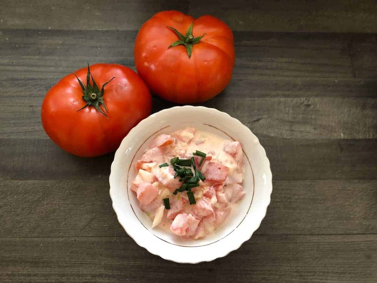 Authentic Polish Tomato Salad: A Quick Summer Classic