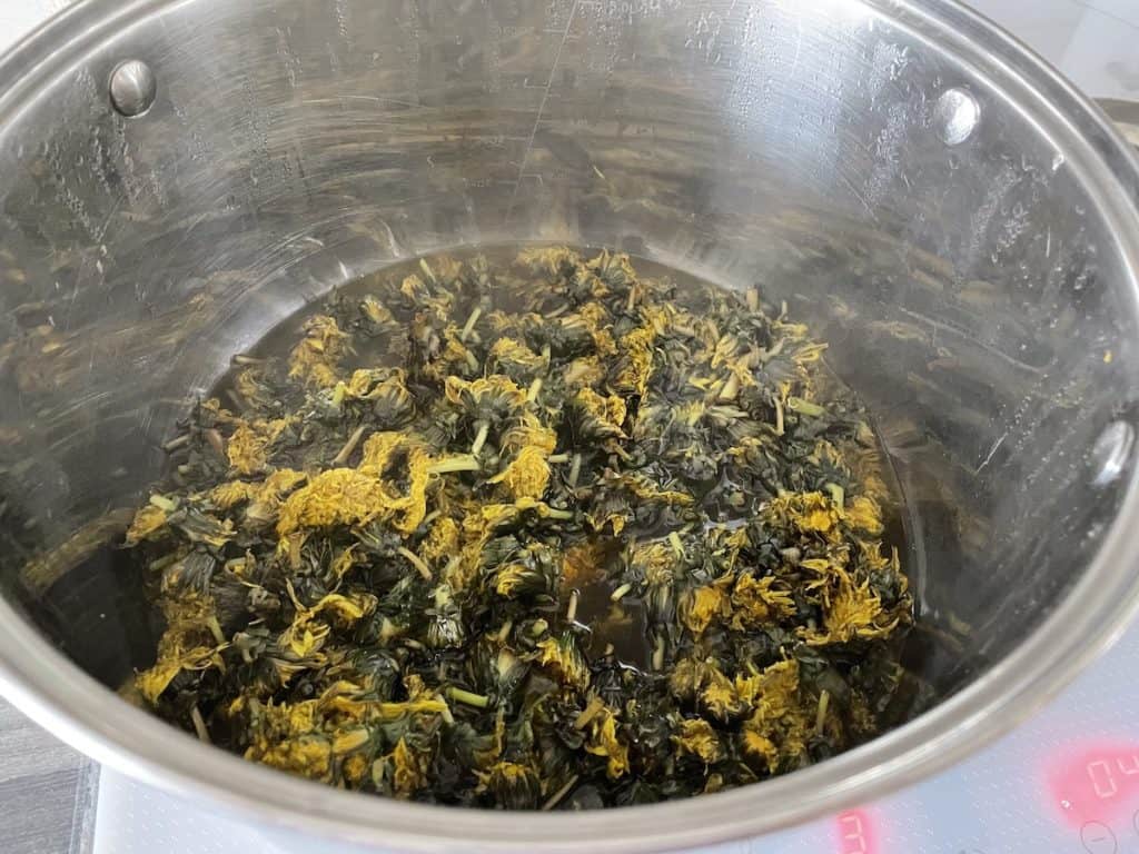 How To Make Dandelion Syrup? Homemade Dandelion Syrup Recipe - Polish ...