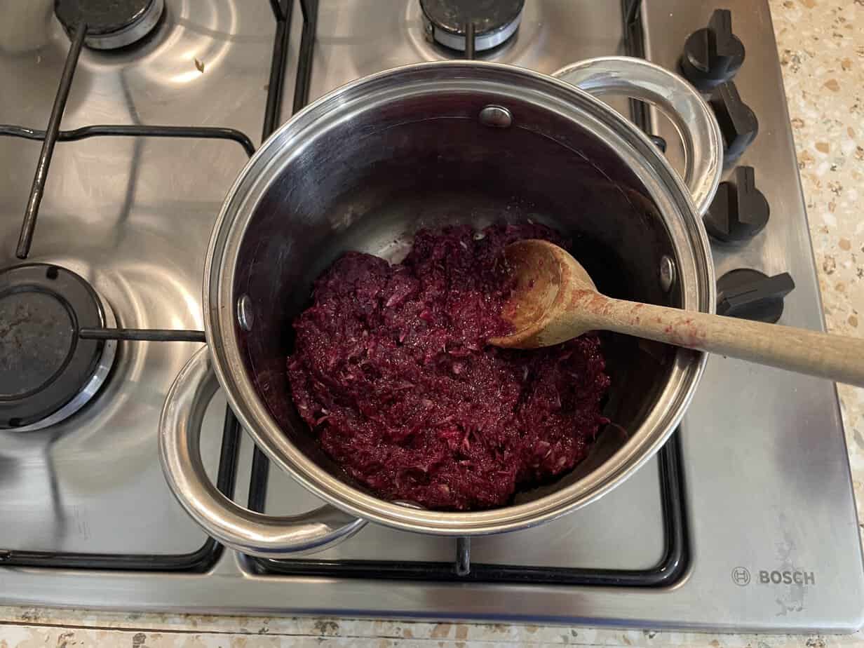 From Garden to Jar: Craft Your Own Fragrant Polish Rose Jam